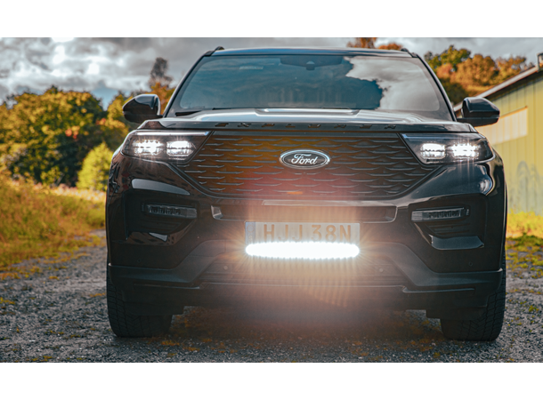 LED-bar med Skilt-holder fra Strands – Innovasjon møter stil - Garasjetid